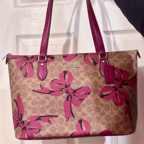 Coach | Bags | Nwt Coach Gallery Tote Bag In Signature Canvas With Bow ...